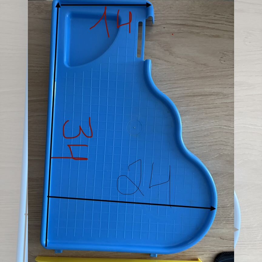 Полка и лестница в клетку