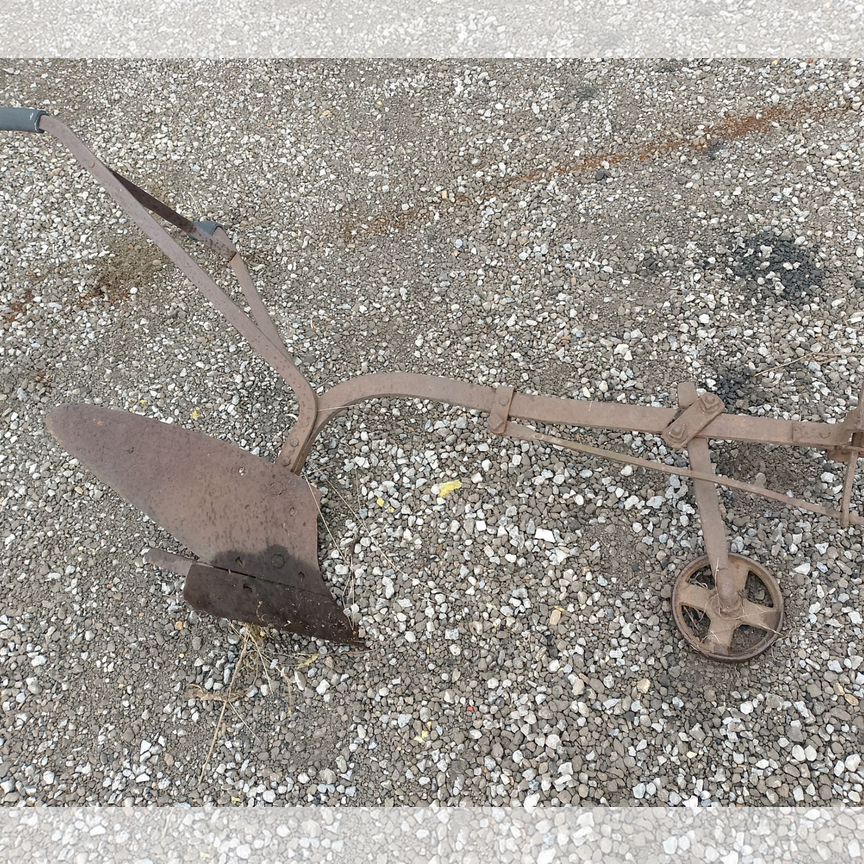 Плуг конный