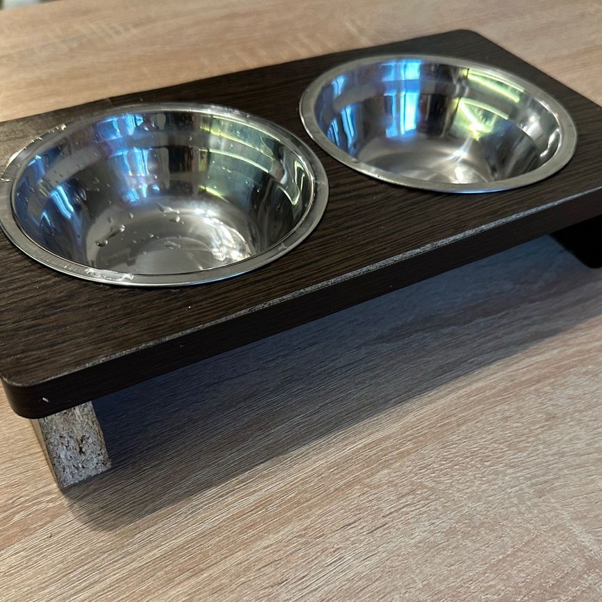 Подставка для мисок животных