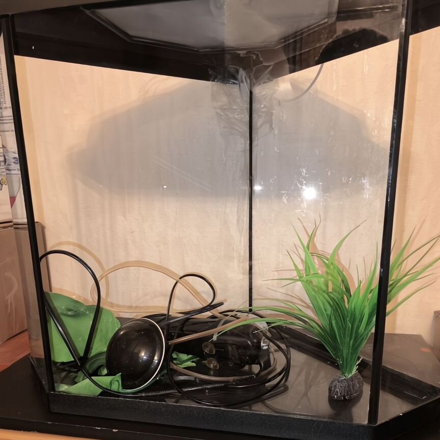 Аквариум с фильтром и подсветкой