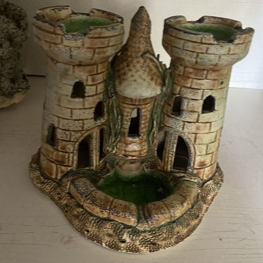 Замок для аквариума