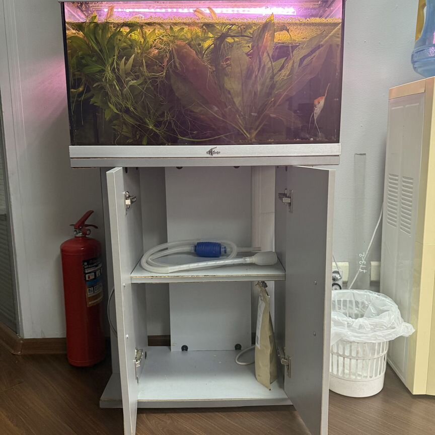 Аквариум с тумбой на 95 литров