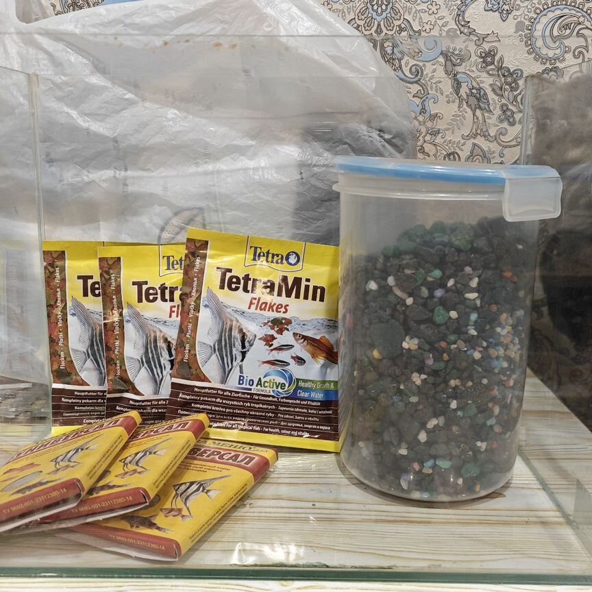 Аквариум + корм + грунт