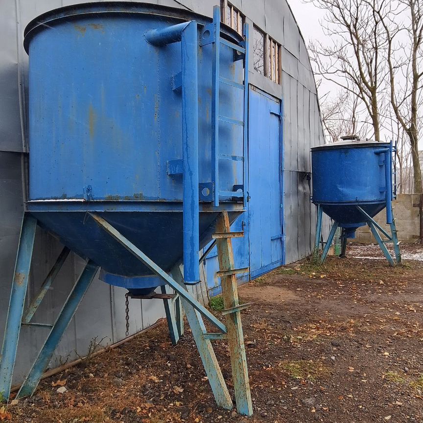 Бункер для хранения зерна, кормов для крс