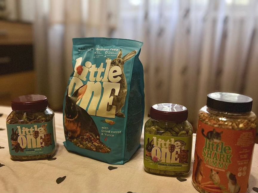 Набор кормов и лакомств для кролика