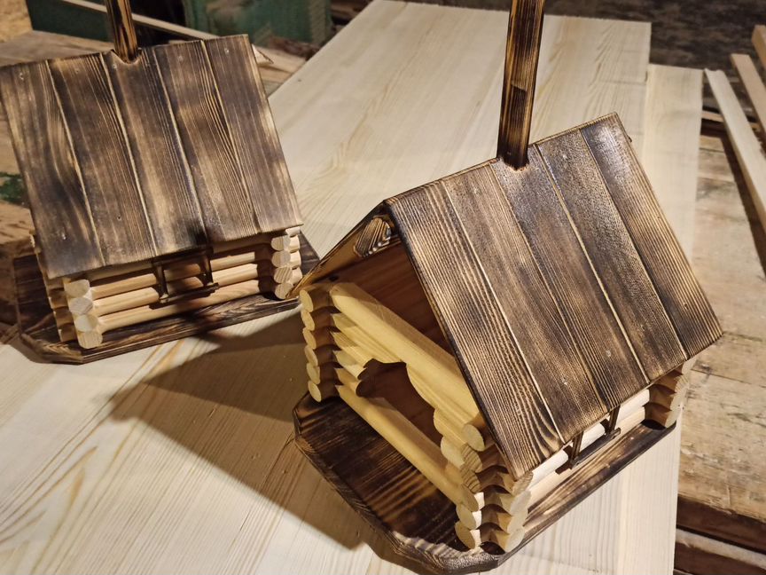 Кормушка для птиц из дерева