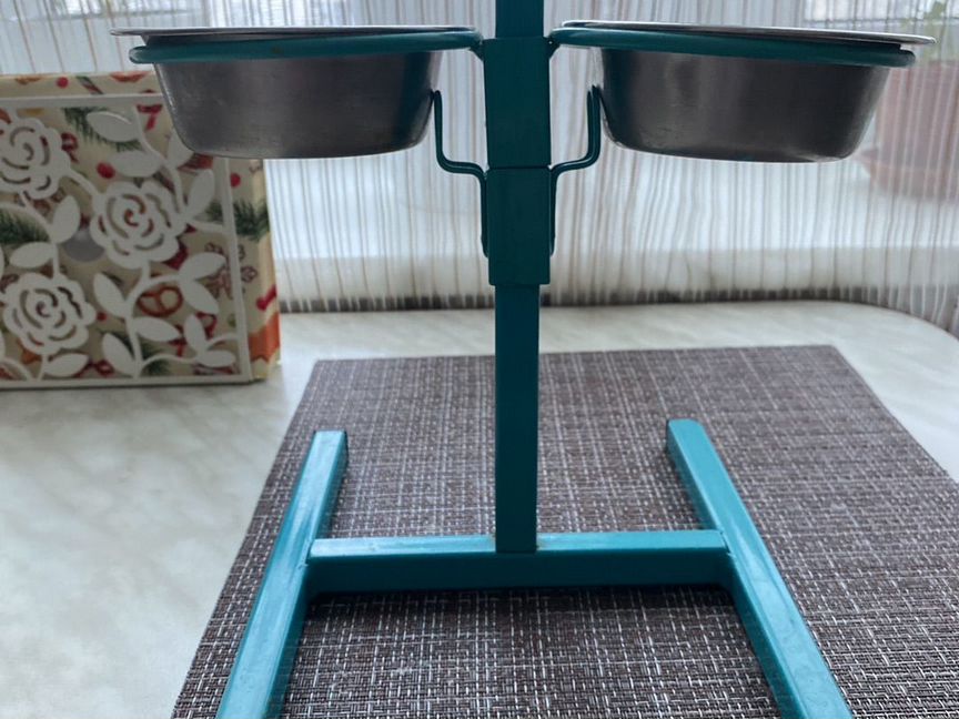 Подставка с чашками для кошки или мелкой собаки