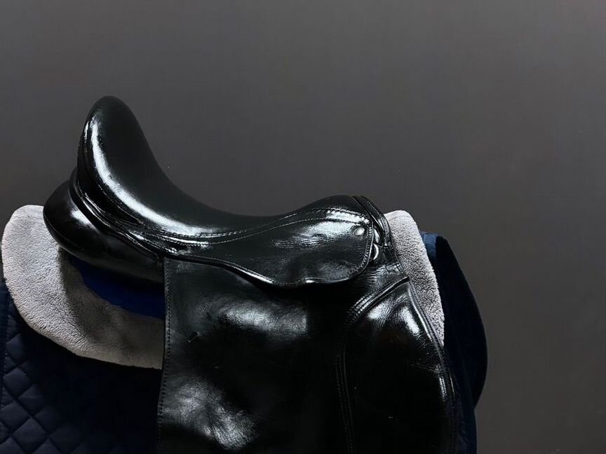 Седло для лошади