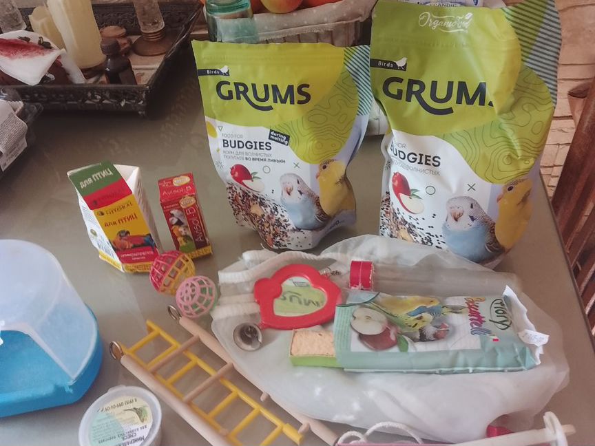Корм для попугаев,витамины,игрушки