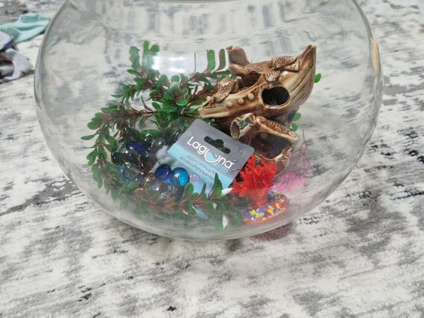 Аквариум с декарациями