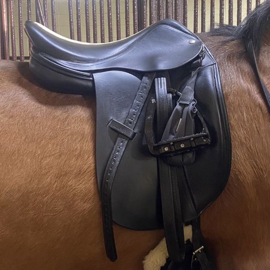 Седло выездковое 16,5