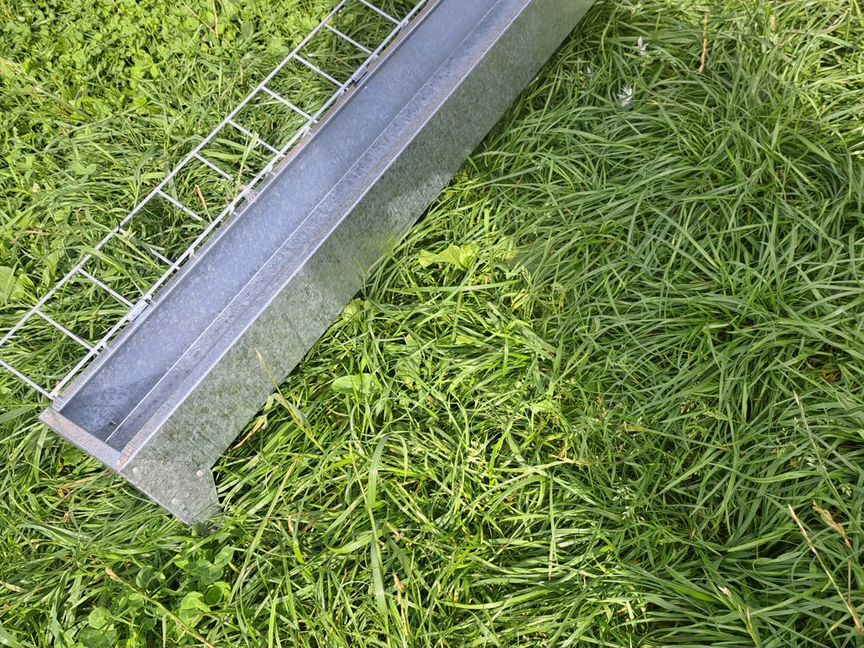 Кормушка для кур, уток, индюков, гусей