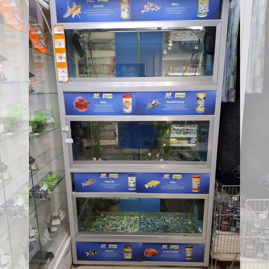 Аквариумная стойка с аквариумами