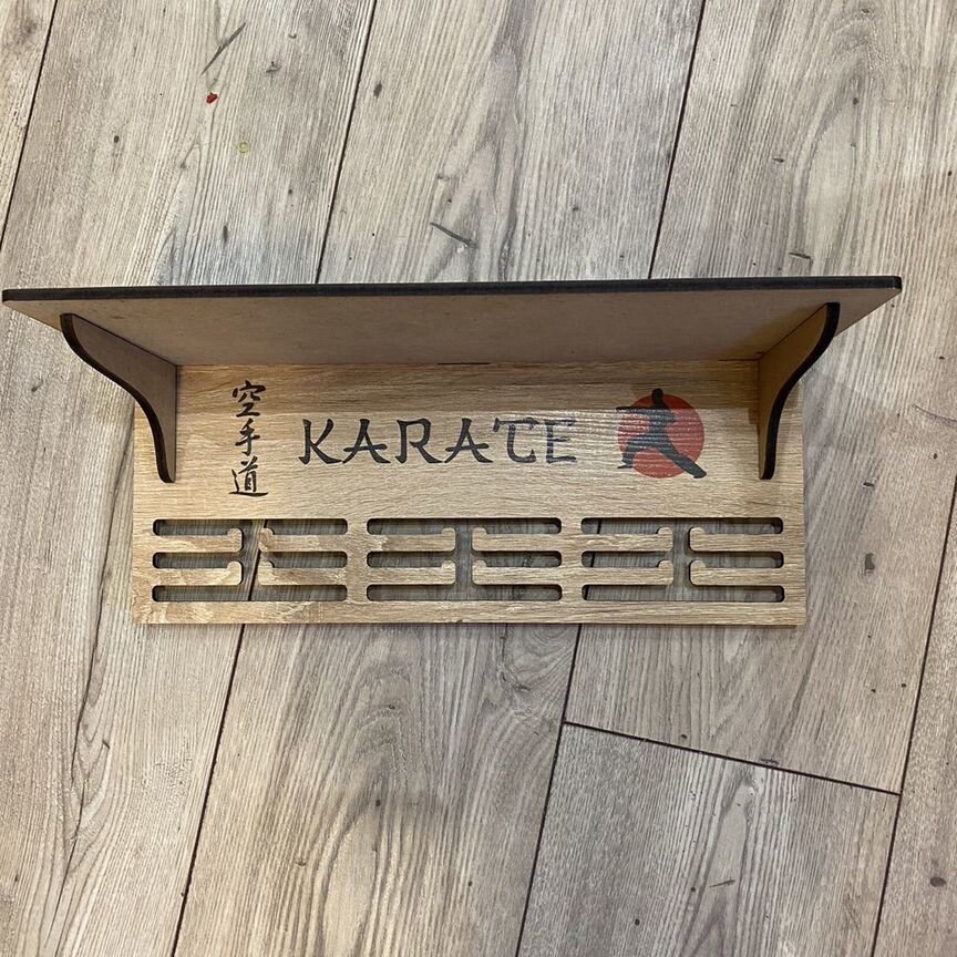 Медальница с полкой для кубков