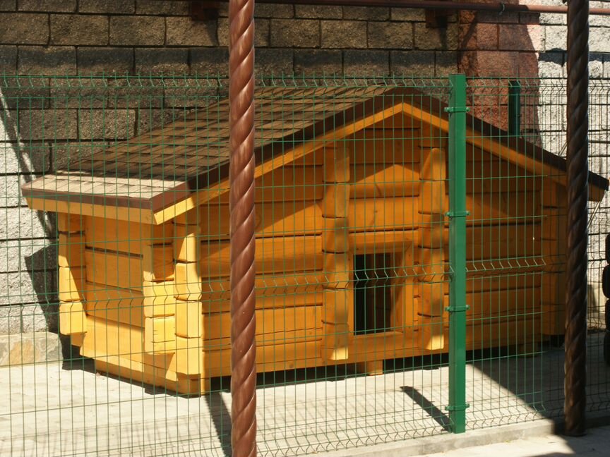 Утеплённая двухкомнатная будка для собак