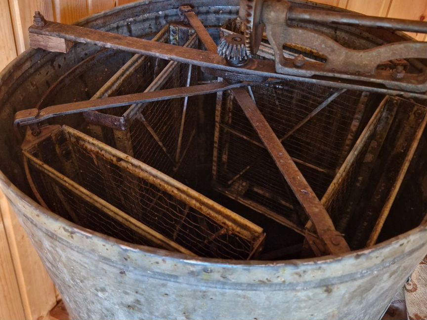 Медогонка 4 рамочная бу