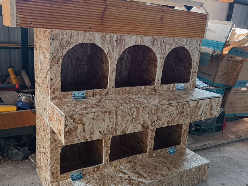 Гнездо для кур с яйцесборником