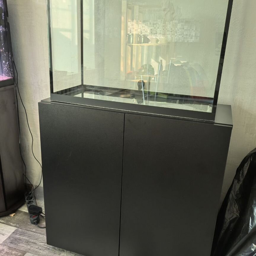 Аквариум с тумбой на 105 литров