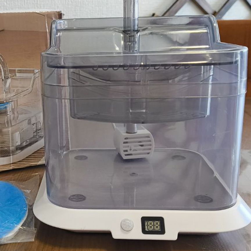 Фонтан поилка для кошек с датчиком движения