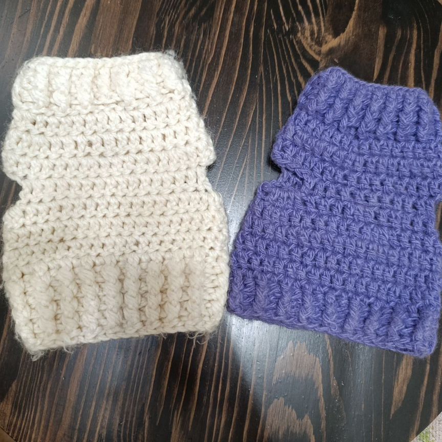 Жилет вязаный для кошек и маленьких собак