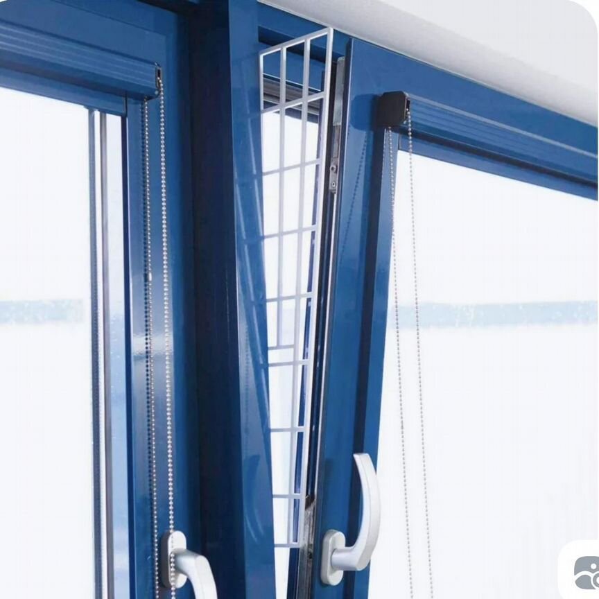 Защитная боковая решетка на окна(для кошек)