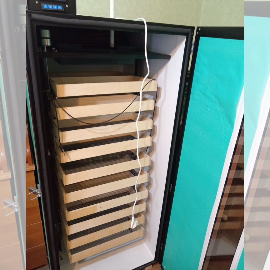 Инкубатор для яиц автоматический на 1000