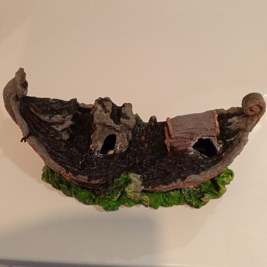 Для аквариума корабль