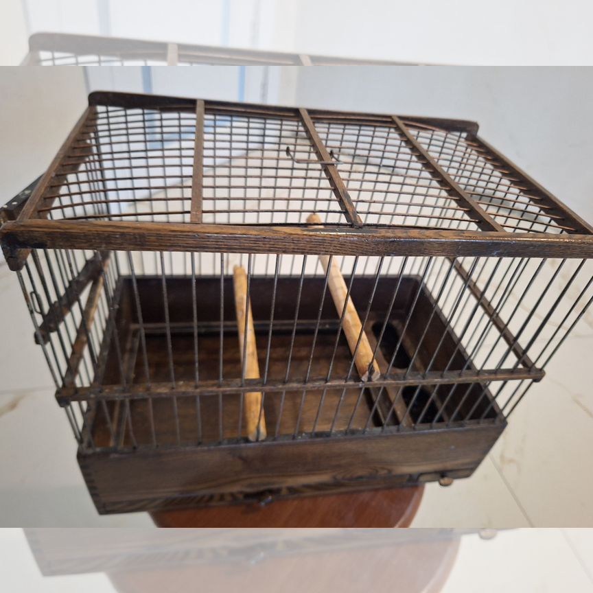 Клетка для птиц из дерева