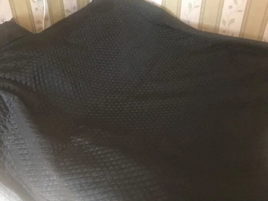 В наличии черные непромокаемые покрывала