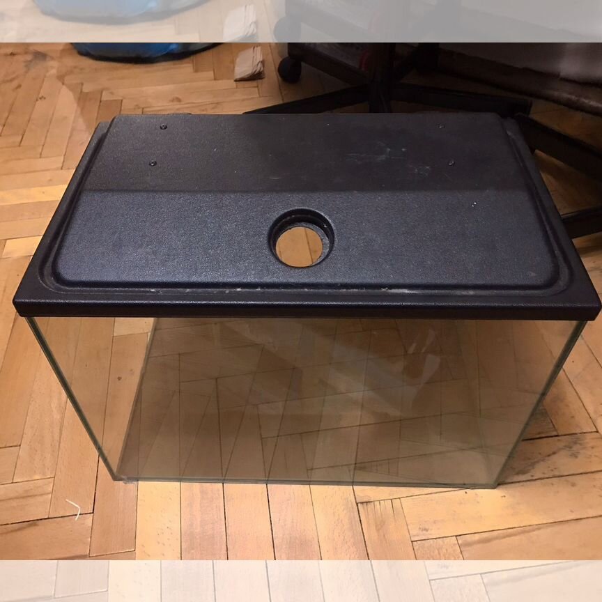 Набор аквариумов и оборудование к ним