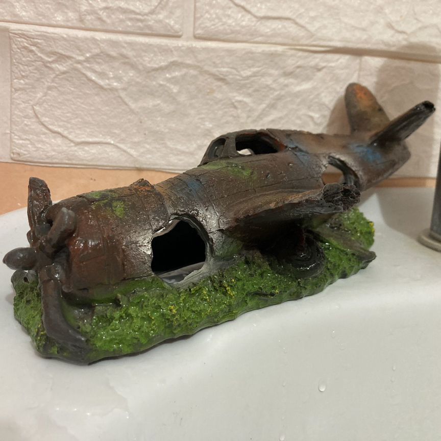 Декор для аквариума самолёт