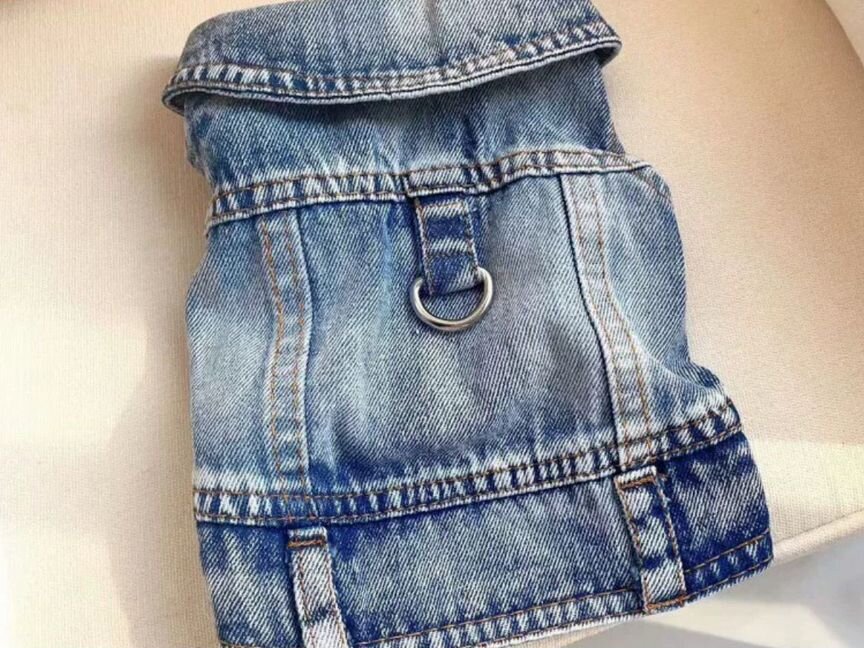 Одежда для собак - джинсовая жилетка