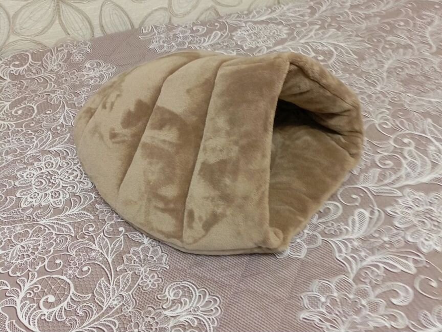 Лежанка-норка для кошки