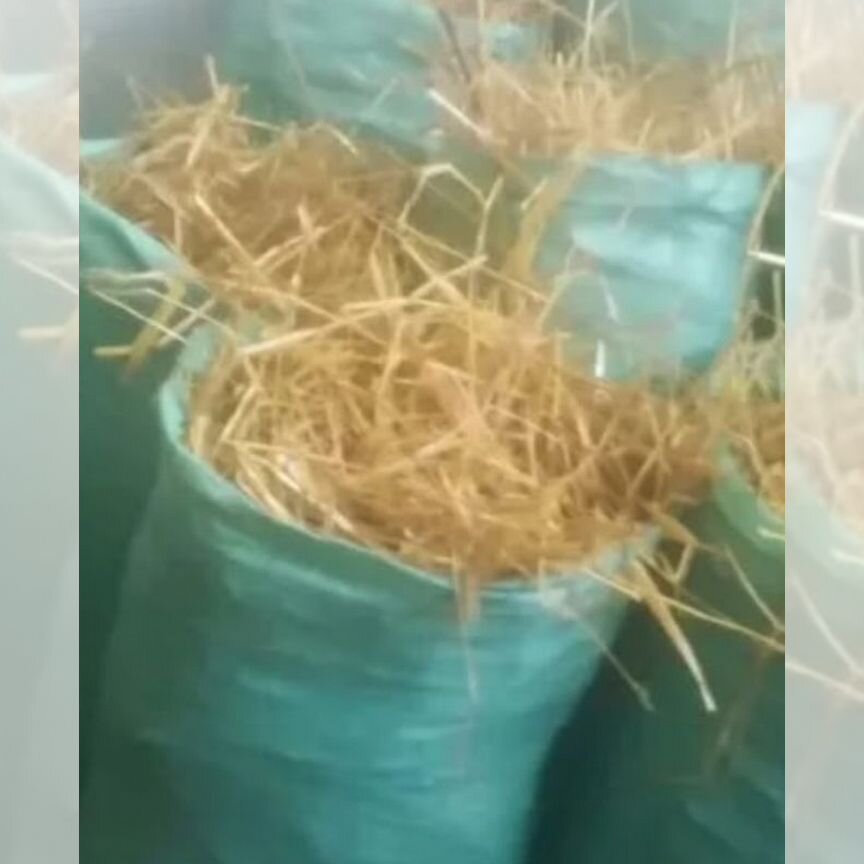 Солома в мешках