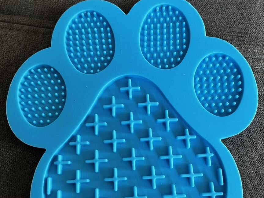 Лизательный коврик для собак