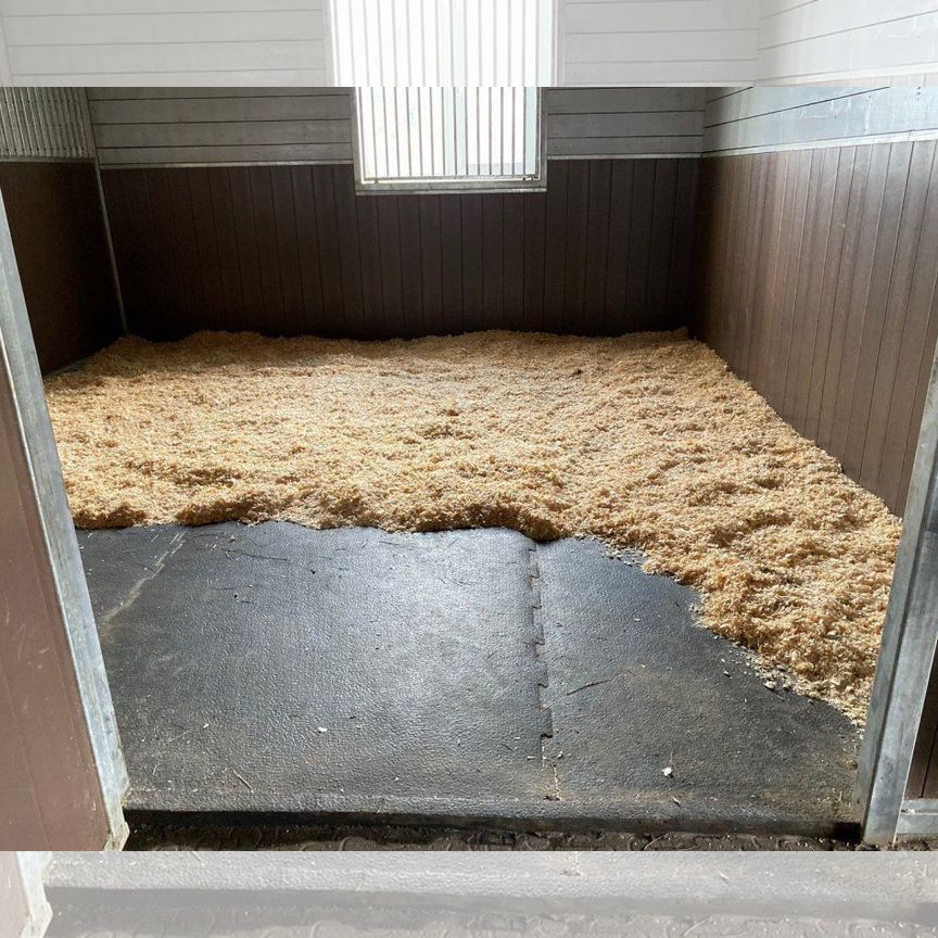 Покрытия пола деннника(маты) для лошадей в конюшню