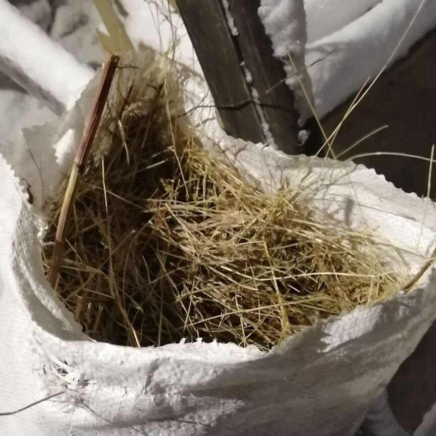 Сено в мешках