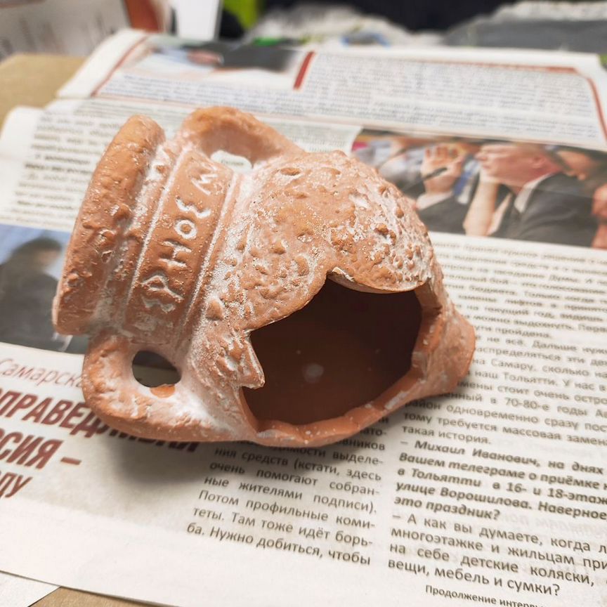 Декоративный кувшин для аквариума