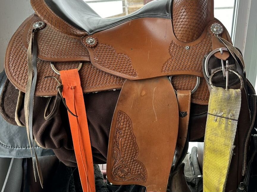 Седло для лошади вестерн