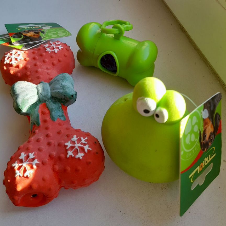 Для собаки игрушки и шлейка