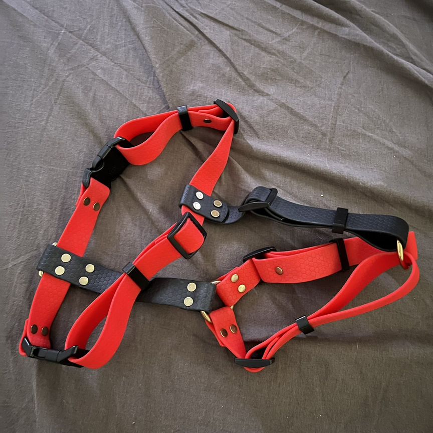 Шлейка для собак средних и крупных пород