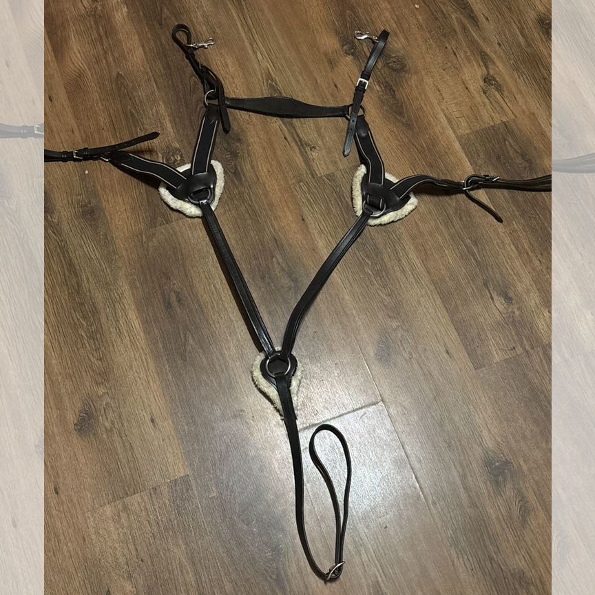 Подперсье для лошади