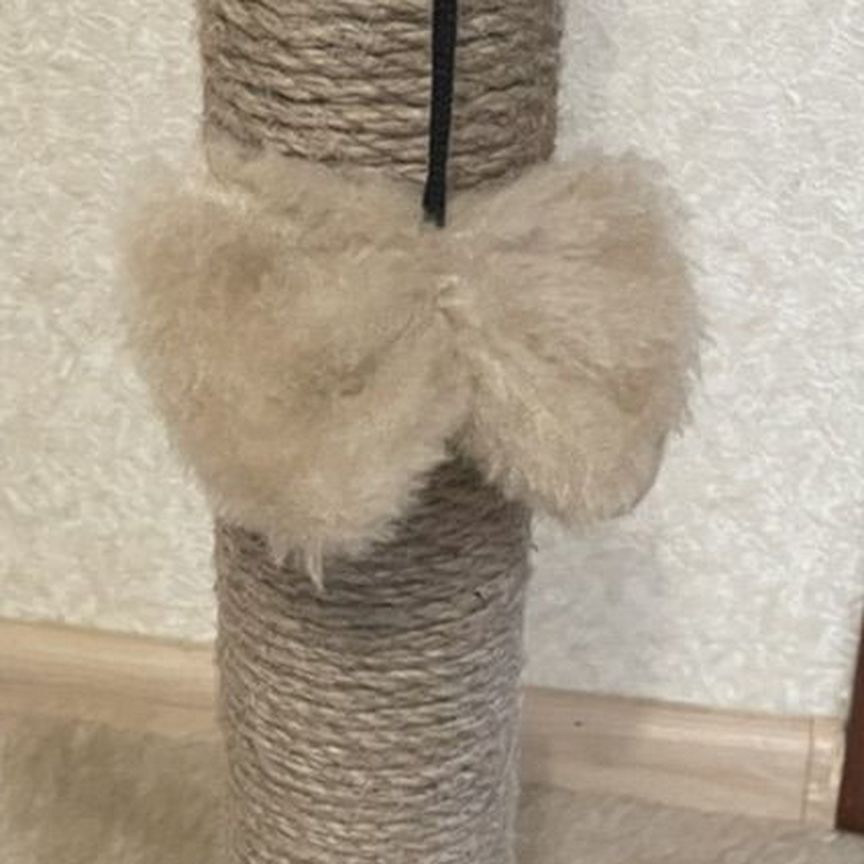 Когтеточка для кошек с игрушкой