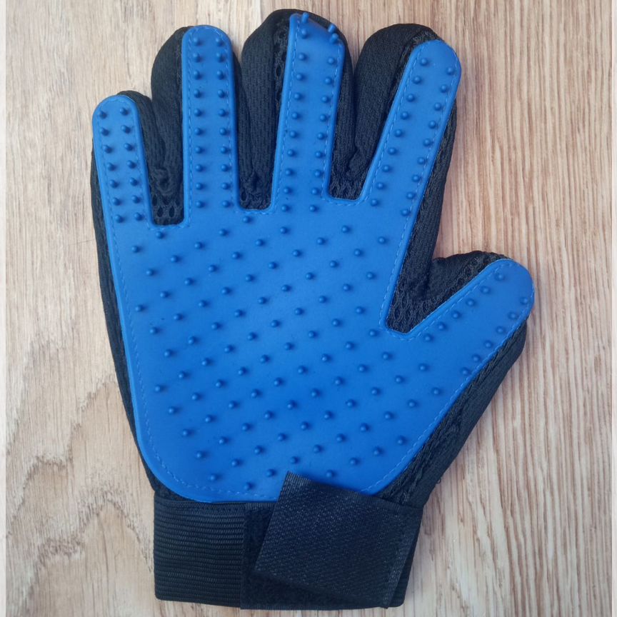 Перчатка для вычесывания шерсти кошек и собак