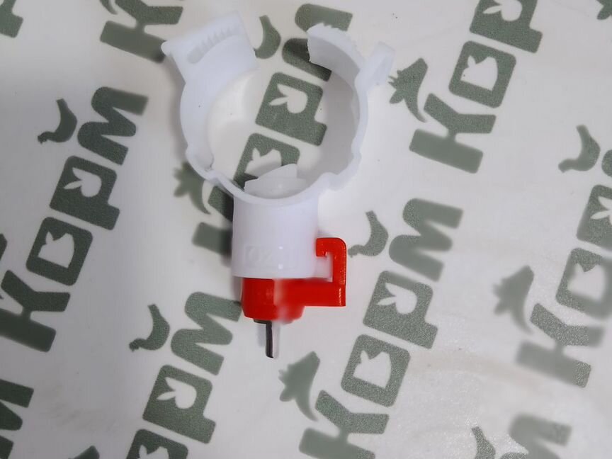 Поилка ниппельная