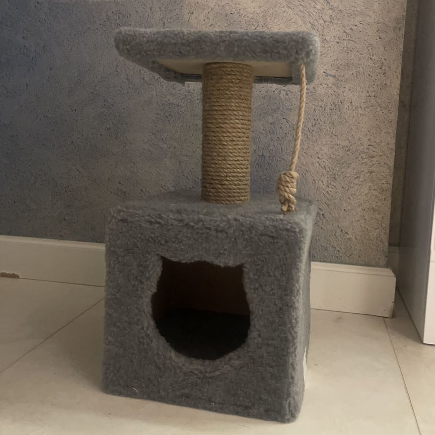 Домик для кошки с когтеточкой новый