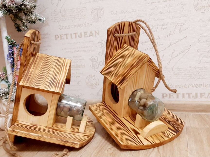 Кормушка с площадкой