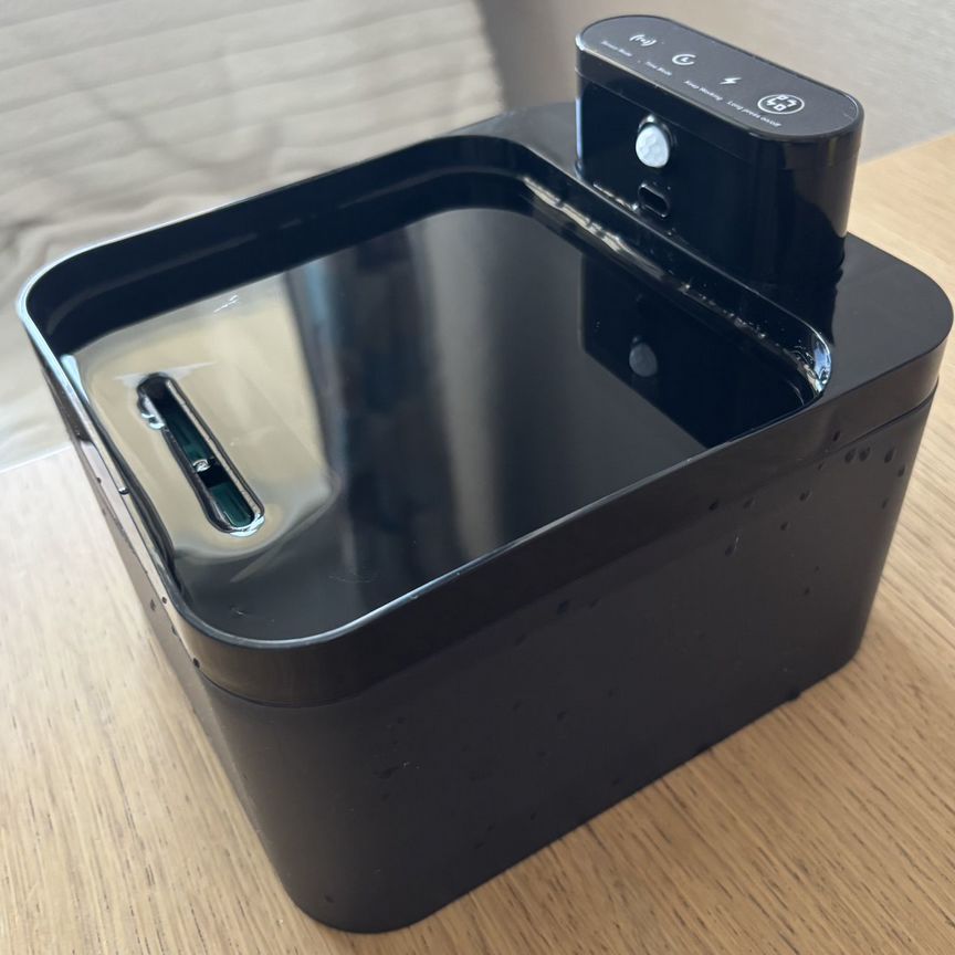 Автоматическая поилка для домашних питомцев