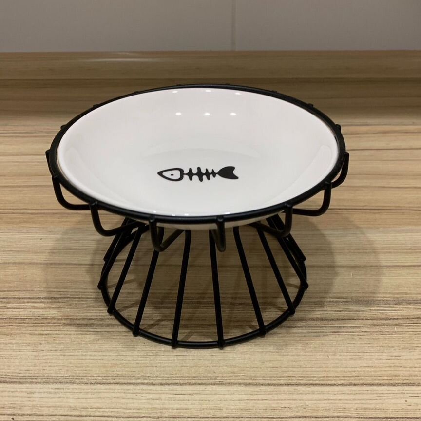 Керамическая миска на подставке