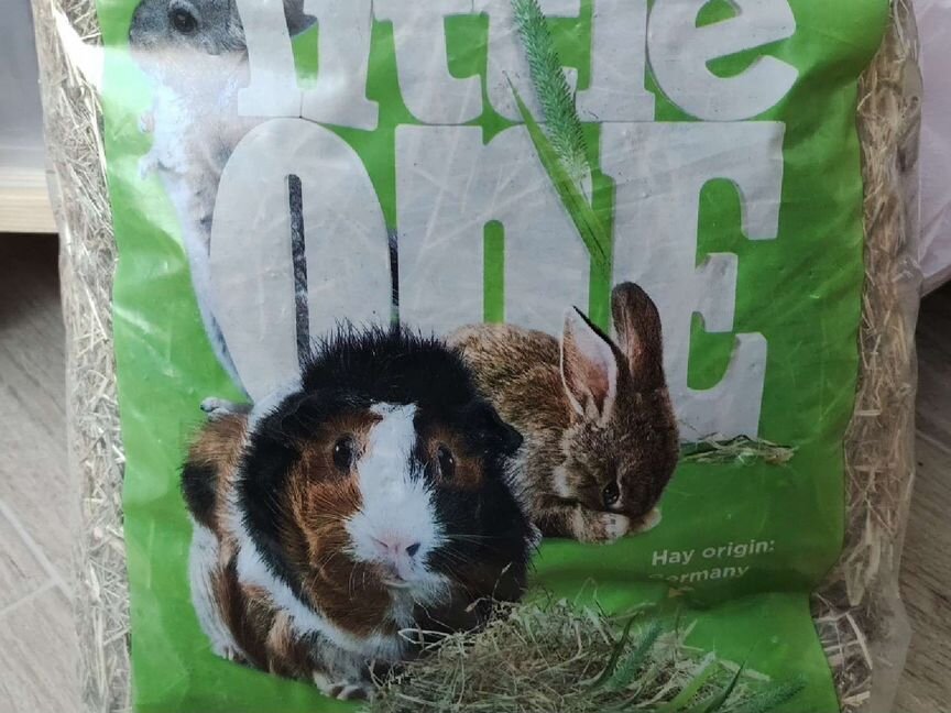 Опилки, сено и корм little one для морских свинок